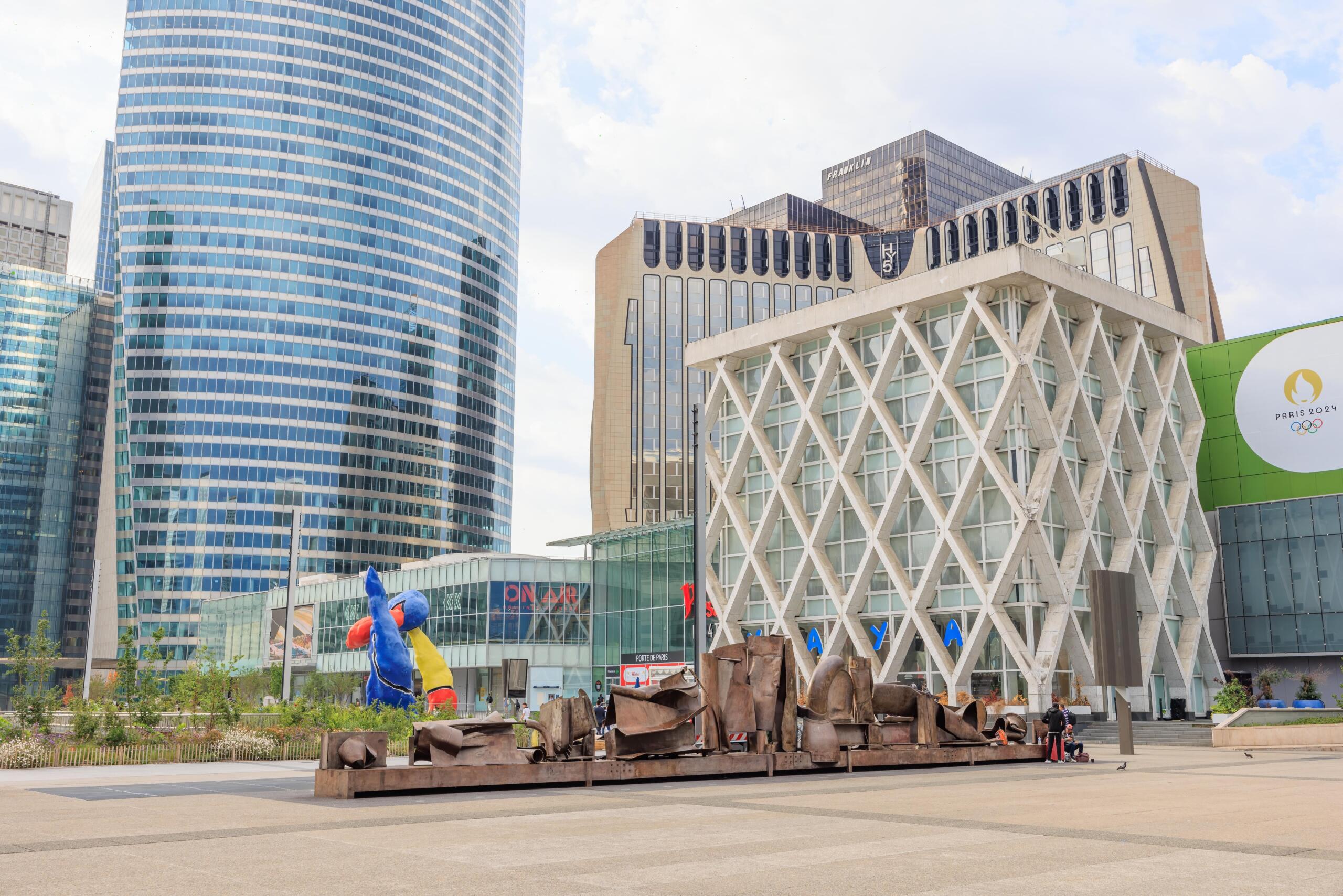 Montmartre and the Arc de Triomphe – Roving Sun