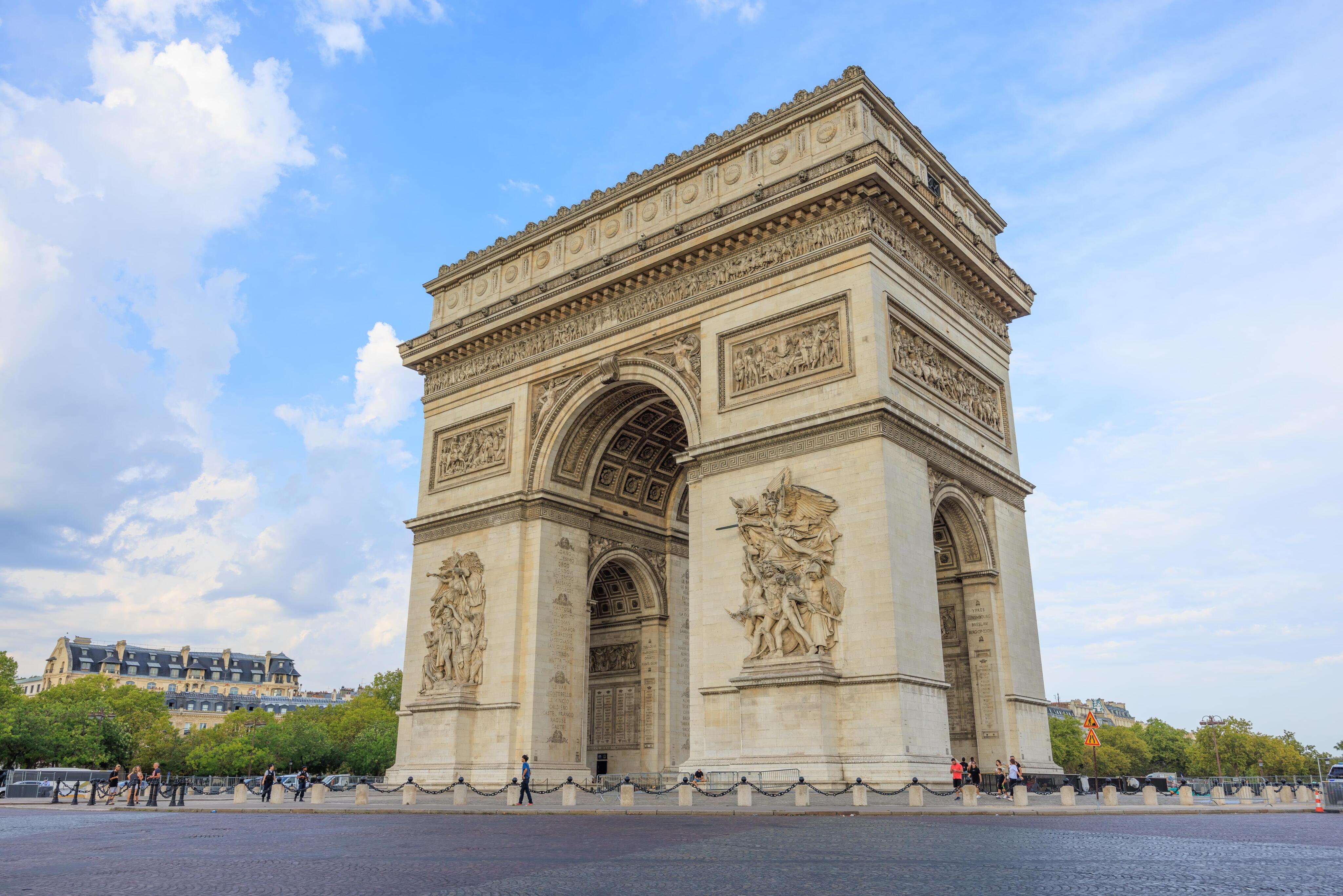 Montmartre and the Arc de Triomphe – Roving Sun